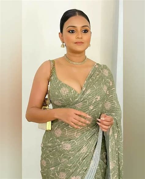 හැඩකාර දිනක්ශිගේ ලස්සන විලාසිතා Youtube