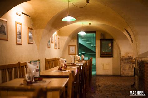 Cervecería Medvídků Hogar De La Cerveza Más Fuerte Machbel