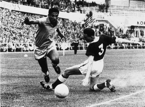 Angel With The Bent Legs: Garrincha's Brief Reign Atop The Soccer World ...