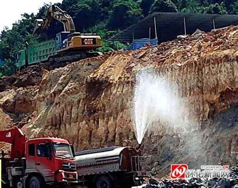经开区：加强在建工地洒水车管理 遏制道路渣土扬尘 腾讯新闻