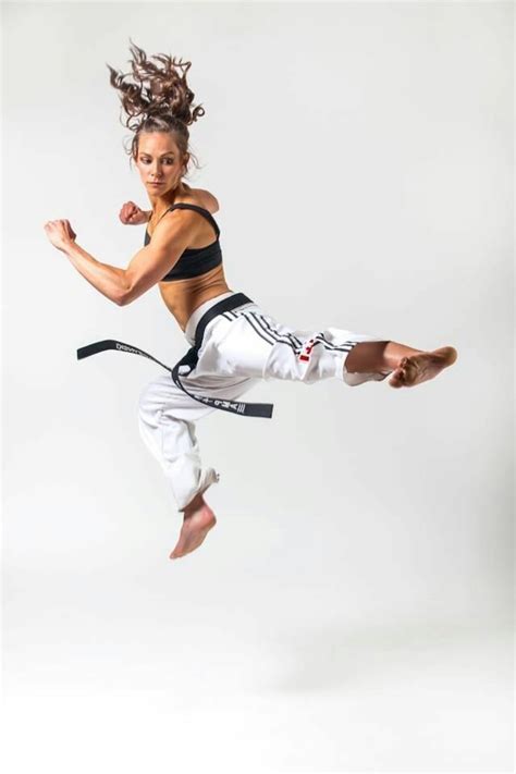 Pin By Cesar Lujan Vargas On Martial Art Women In 2020 Female Martial