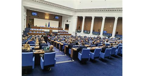 Последен работен ден за годината на парламента депутатите ще почиват 18 дни