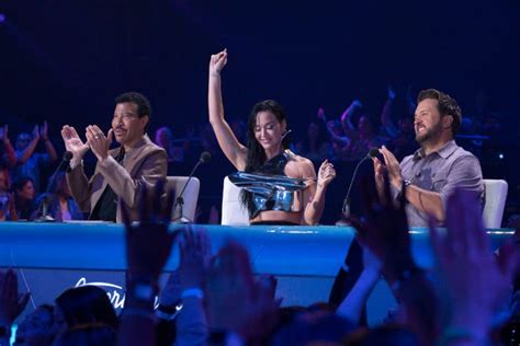 American Idol Katy Perrys Wardrobe Malfunction Top 14 Is Revealed
