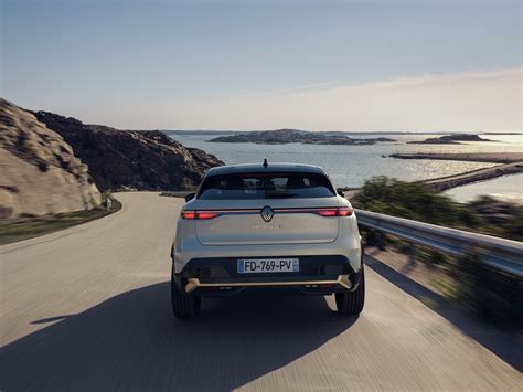 תערוכת מינכן 2021 רנו משיקה רשמית את המגאן E Tech החשמלית פלאג מג