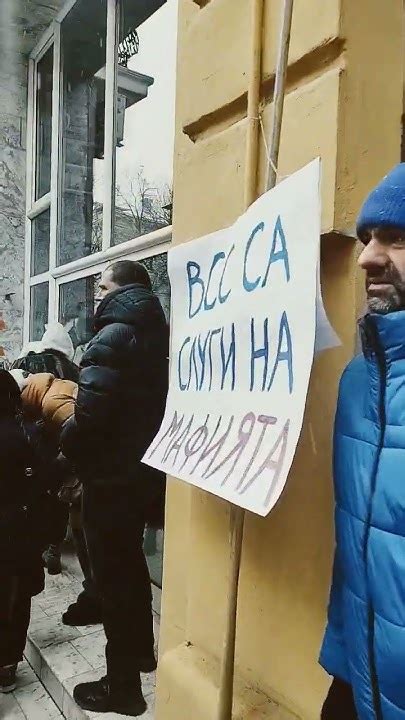 Адвокат Петър Славов на протест пред ВСС C иcĸaнe Бopиcлaв Capaфoв дa нe бъдe глaвeн пpoĸypop