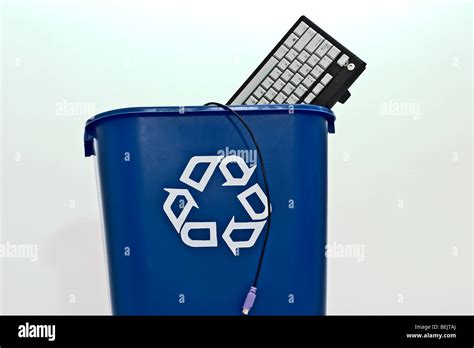 Recycle Bin Computer Hi Res Stock Photography And Images Alamy