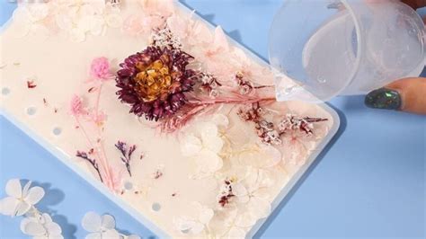 Uv Resin Vs Epoxy Resin Here Are The Differences Crafty Diy Artistry