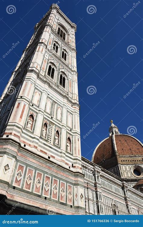 Fachadas De Los Edificios Monumentales De La Ciudad De Florencia Foto