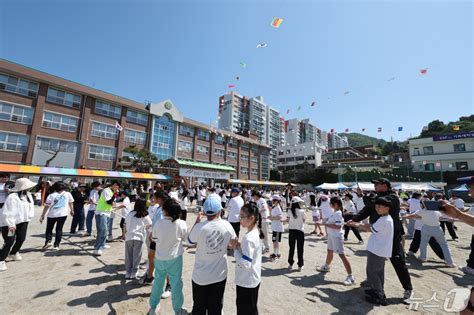 청팀 이겨라 홍팀 이겨라…코로나로 4년 만에 열린 즐거운 운동회