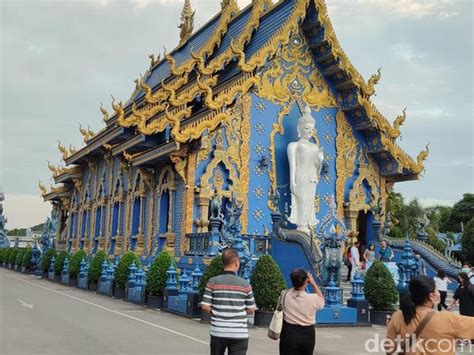Si Putih Dan Biru Kuil Yang Mencolok Mata
