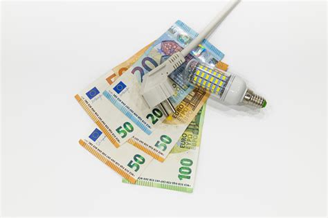 전기 플러그 전구 및 유로 지폐 에너지 요금 가격 상승의 개념 가격에 대한 스톡 사진 및 기타 이미지 가격 개념 개념과 주제 Istock