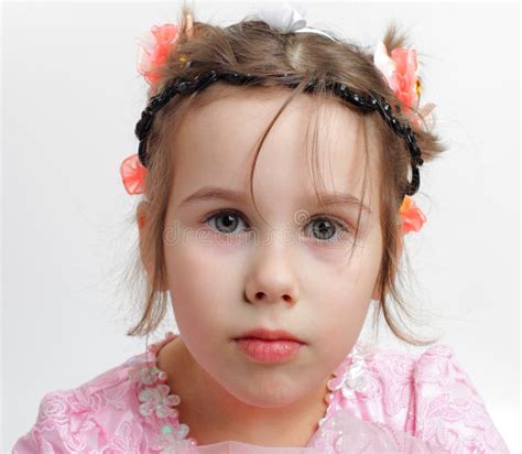 Retrato Da Menina Foto De Stock Imagem De Juventude