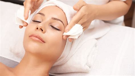 Skin Brightening Facial - Ombré Salon
