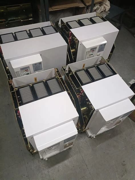 Ge Make Spectronic Air Circuit Breakers C Curve No Of Poles Triple