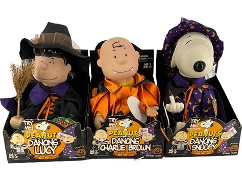 Lot 3 Peanuts Halloween Dancing Characters