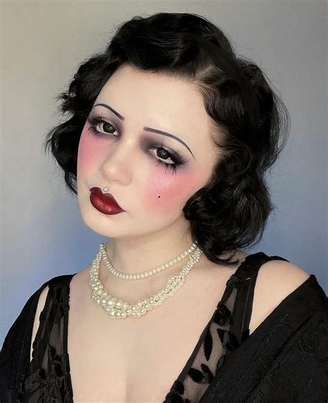 Pin By Maddie On Makeup Flapper Makeup Vintage Makeup Looks 1920s