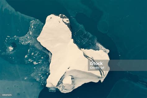 티베트 중국에서 아름다운 얼어 붙은 빙하 석호의 공중 보기 빙산 얼음 형태에 대한 스톡 사진 및 기타 이미지 빙산 얼음 형태 하이 앵글 0명 Istock