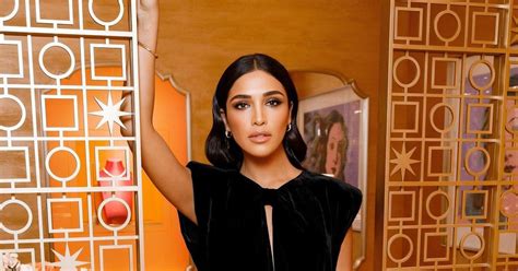 Санта Дімопулос прокоментувала скандальне фото з Версалю