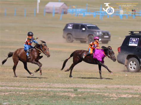 Их хурд Х наадмын азарга насанд Хөвсгөл аймгийн Рашаант сумын уяач А Билигүүдэйн хар азарга