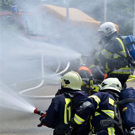 Decrease In Disruptions In Global Supply Chains Supply Chain Movement