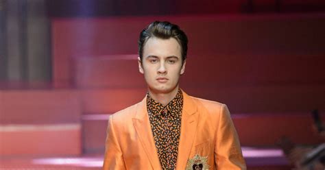 Brandon Thomas Lee Lors Du Défilé De Mode Hommes Dolce And Gabbana 2018