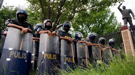 မူးယစ်ဆေးဝါးအမှုတွေမှာ ပါဝင်နေတဲ့ ရဲချုပ်၊ ရဲမှူးကြီးများကို ရာထူးက နှုတ်ထွက်ဖို့ ဖိလစ်ပိုင