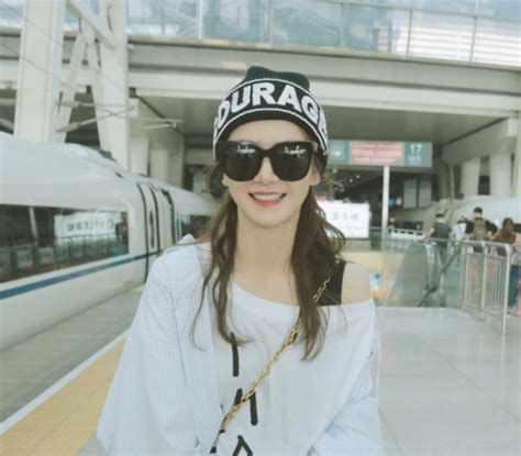 戚薇远嫁韩国后，胸围越来越丰满，长相也越来越像韩国人！