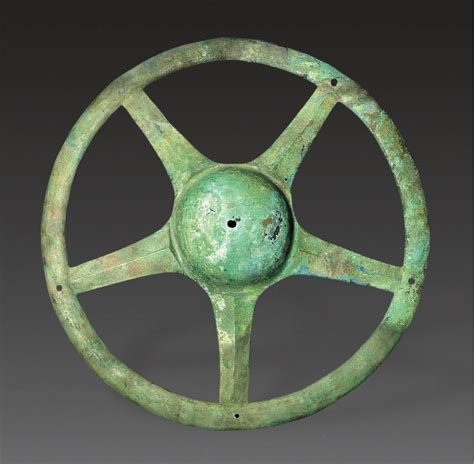 三星堆遗址出土铜轮形（太阳）器 三星堆与金沙：古蜀文明史上的高峰