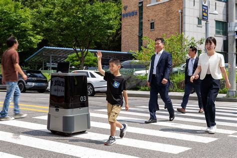 로봇이 길을 건너네” 현대차그룹 자율주행 로봇 횡단보도 건넜다 네이트뷰