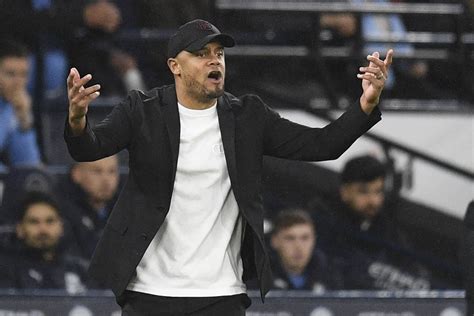 “กอมปานี” เพียงซีซั่นแรกพา “เบิร์นลี่ย์” ลุ้นสอยแชมป์ ขอบสนาม