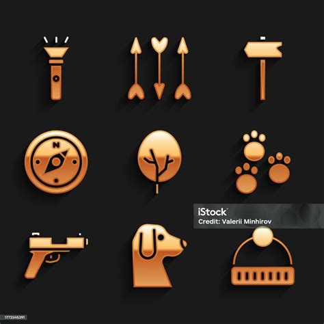 나무 개 겨울 모자 발자국 권총 또는 총 나침반 도로 교통 표지판 및 손전등 아이콘을 설정합니다 벡터 가루로 빻은에 대한 스톡