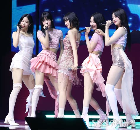 [e포토] 르세라핌 멤버 전원 센터 비주얼