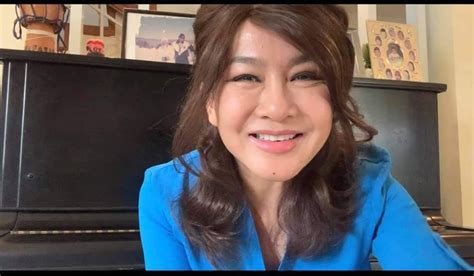 အိမ်မှာစားကောင်းသောက်ဖွယ်တွေ ချတ်ပြုတ်ပေးတဲ့ အန်တီကြီးက စိတ်ရင်းကောင်းလို့ မိသားစုလိုမျိုးဆက