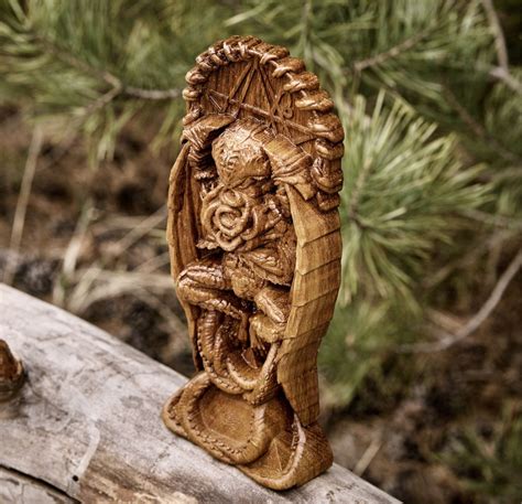 Статуетка з дерева істота Ктулху 1 800 грн Предмети мистецтва Київ на Olx