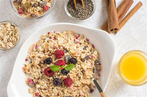 우유 Chia의 종자 열매와 건강 한 아침 식사로 계 피 Muesli 0명에 대한 스톡 사진 및 기타 이미지 0명 건강한 생활방식 건강한 식생활 Istock