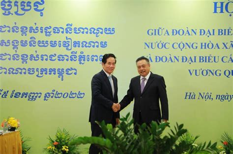 លោក ឃួង ស្រេង ក្នុងដំណើរទស្សនកិច្ច នៅវៀតណាមបានអញ្ជើញជួបប្រធានគណៈកម្មាធិការប្រជាជនរដ្ឋធានីហាណូយ