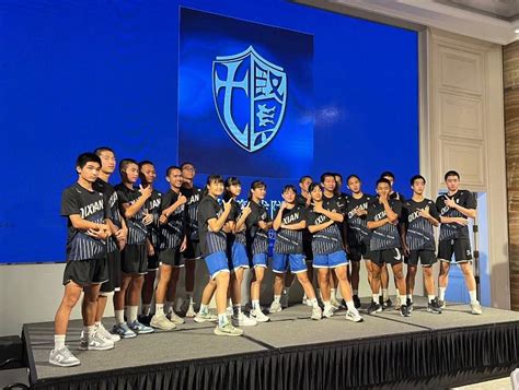 七賢國中籃球隊 七賢國中籃球隊 Added A New Photo