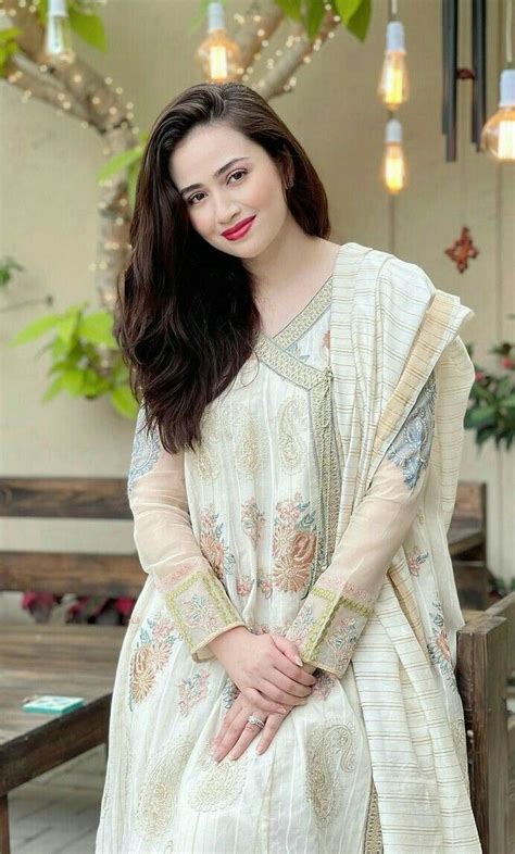 💞iqra Naz💞 Adlı Kullanıcının Pakistani Celebrities Panosundaki Pin