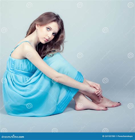 Chica Joven Bonita Foto De Archivo Imagen De Alineada