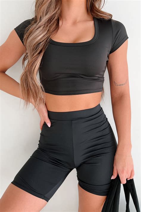 Gym Dates Short Sleeve Scoop Neck Crop Top Black · Nanamacs