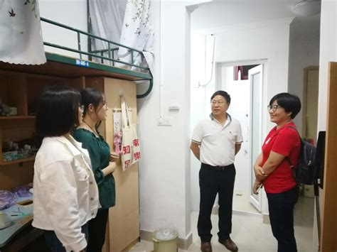研究生院领导走访2018级新生寝室 浙江农林大学