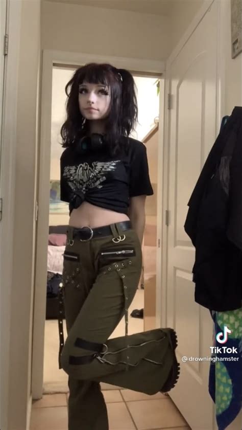 Pin By Garrett Betz On Cute Goth Girls Really Cute Outfits Fashion