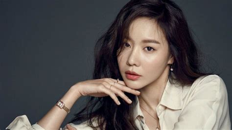 Foto Terobos Lampu Merah Artis Cantik Korea Kim Ah Joong Tabrak Pemotor