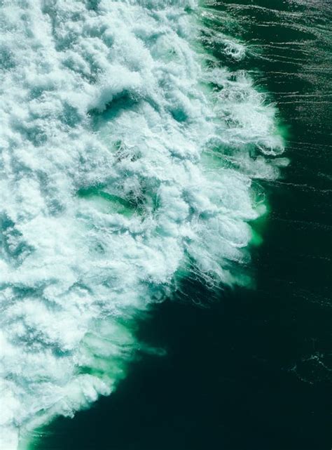 거품 경치가 좋은 공중 다이나믹한 대양 같은 드론 드론으로 찍은 사진 물 바다 바다의 바탕화면 서핑하다 손을 흔들다 수생 수직 쐈어 야외에서