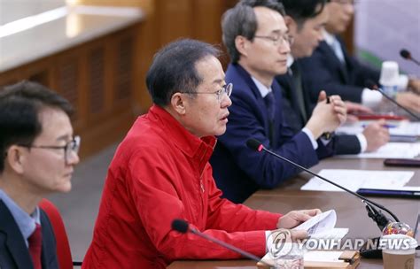 발언하는 홍준표 대구시장 연합뉴스