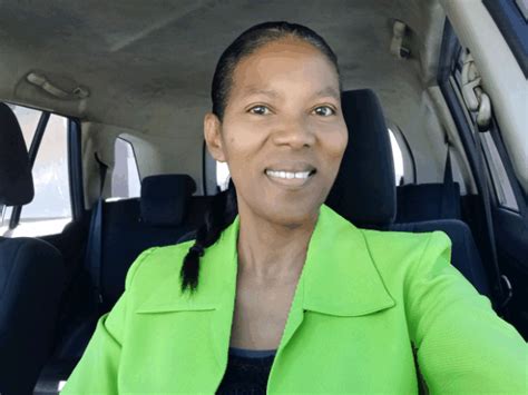 Uncapped Smartphone Nicole Nimrod Blake