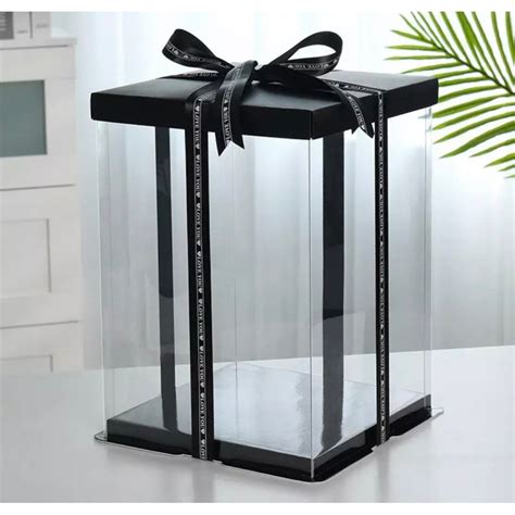 Розово мече от рози със сърчице и лампички в луксозна опаковка