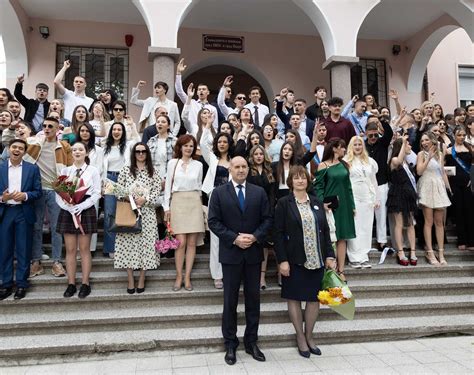 Президентът Румен Радев участва в изпращането на абитуриентите от Националната гимназия в