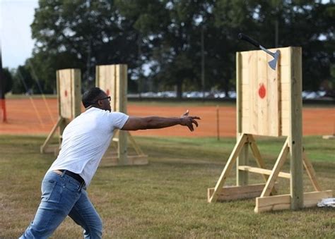 How To Throw An Axe Hatchet Or Tomahawk Like A Pro