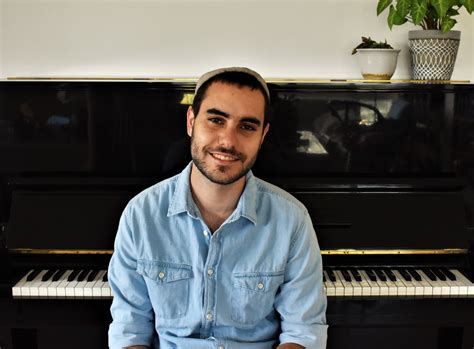 מנחם גור לזרום עם הפסנתר